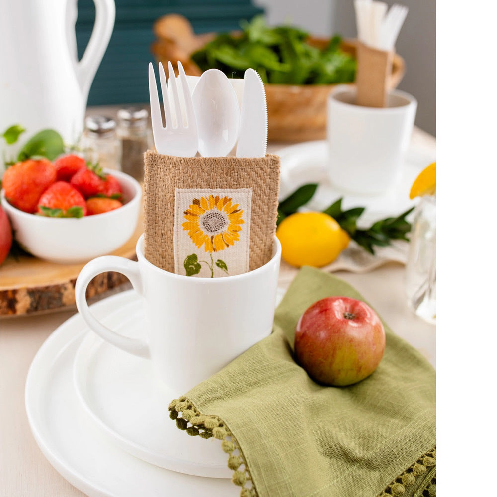 Summer Table Decor | Outdoor Entertaining Essentials | The Savory Pantry